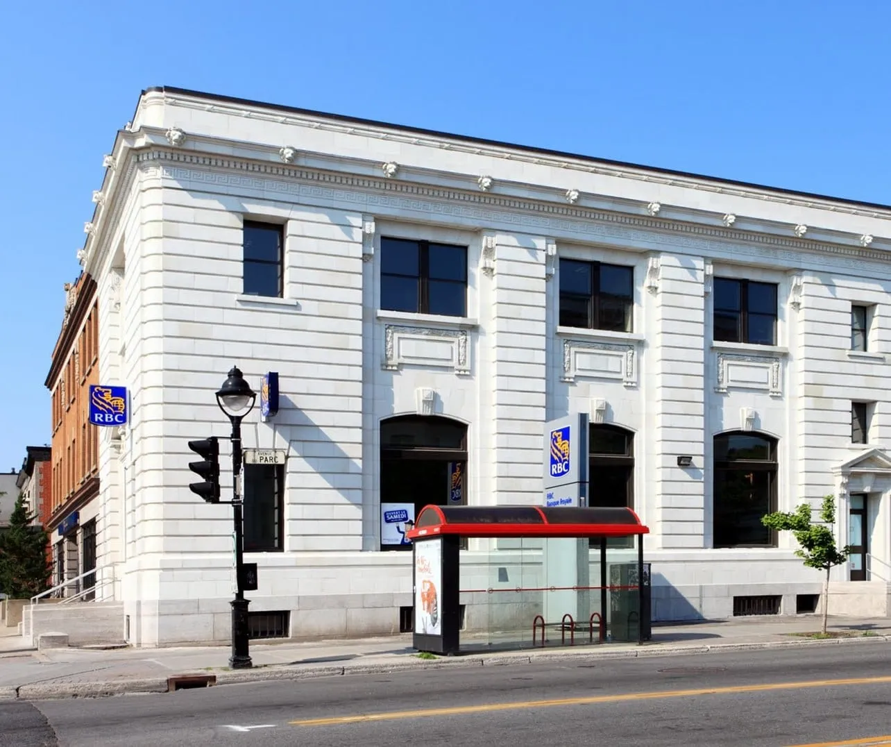 Banque Royale du Canada | St | Denis Thompson